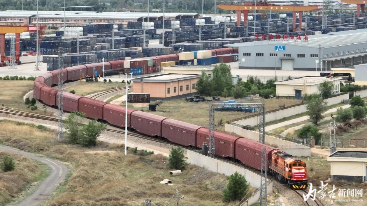 呼和浩特首发中亚班列JSQ商品车专列-新闻中心-内蒙古新闻网
