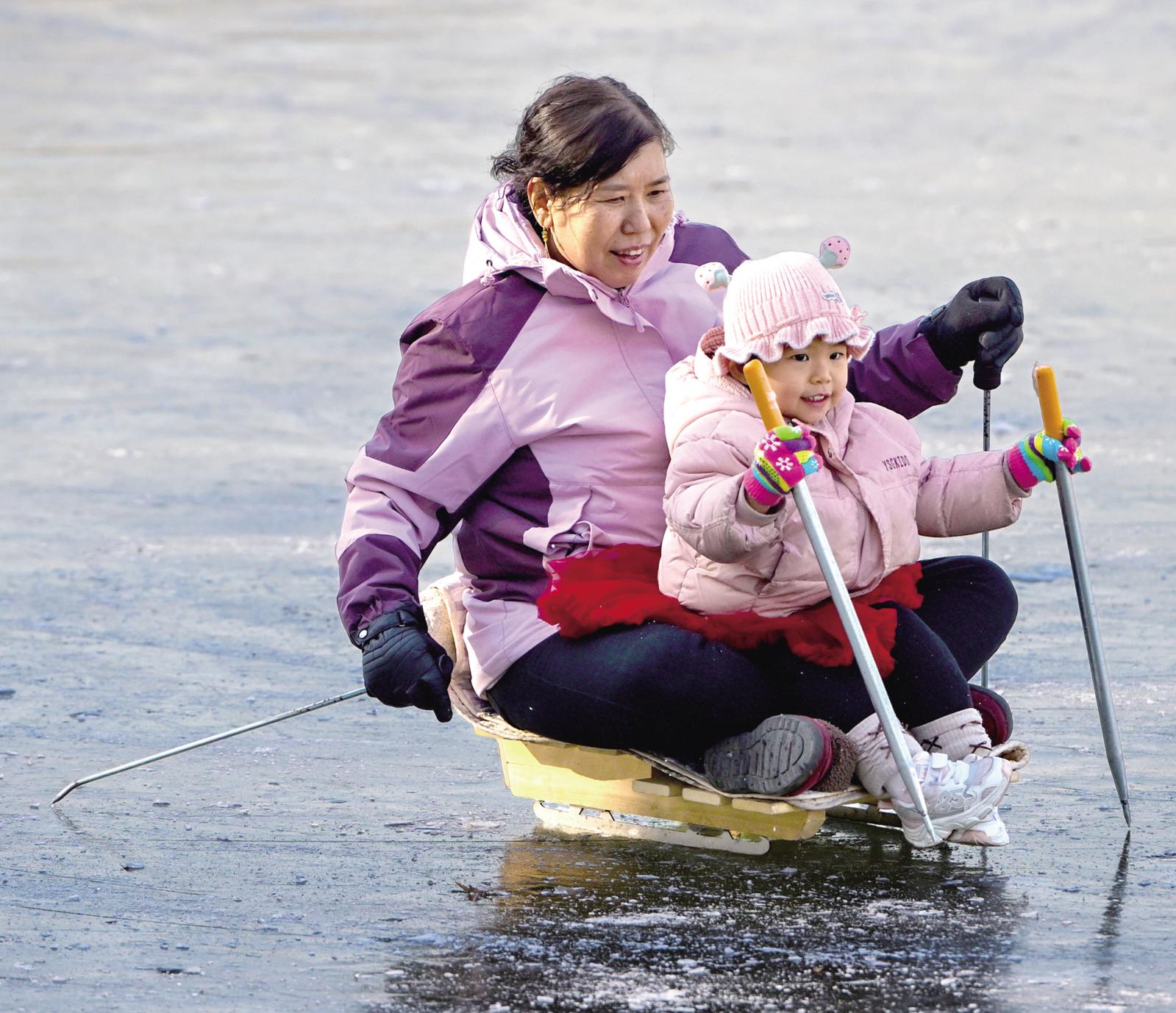 园中冰趣-新闻中心-内蒙古新闻网